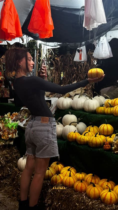Elsie Posing With Pumpkin Ig Story October 2023 Relsiehewitt