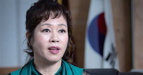 [월간중앙 문화살롱] 여성 최초 대한가수협회장에 오른 이자연