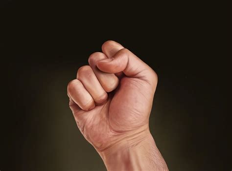 Manos Agarrando Algo