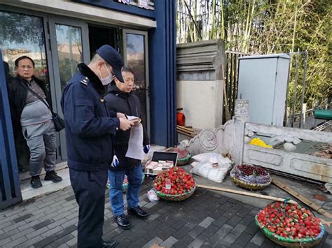 梅园新村街道城管开展节前市容整治城市重点环境