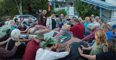Lummi Nation Totem Pole Visits Hood River Drums Up Opposition To