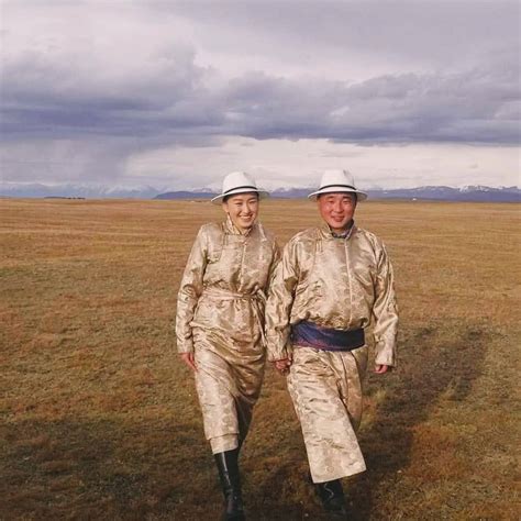 Queens 📣Дотроосоо ч гаднаасаа ч гэрэлтэж өөрийн амьдралын гол дүр болохыг хүсэж буй