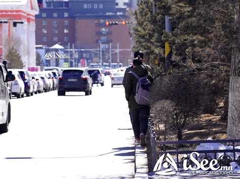 ФОТО Бүх шатны боловсролын байгууллагын ажилчдын цалинг 50 хувиар нэмэхийг шаардан жагсаж байна