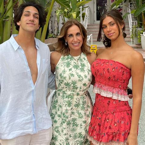 Lili Estefan Y Su Divertida Salida De Compras Con Su Hija Lina ¡hola