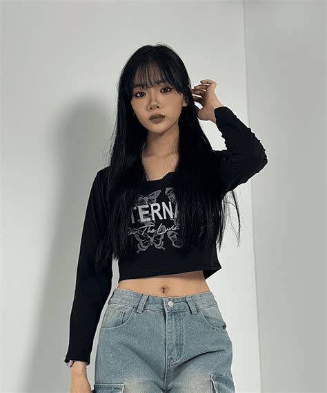 최저가 핫걸템🔥 빈티지 버터플라이 스퀘어넥 긴팔 크롭티 에이블리