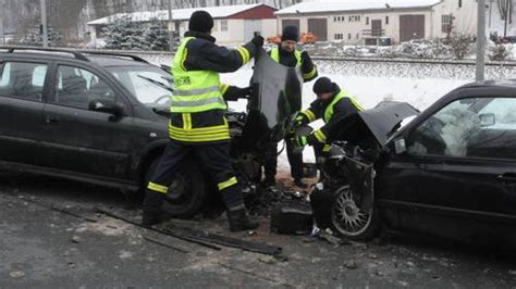 Zwei Schwerverletzte Bei Unfall Auf Der B85 Bei Hockeroda
