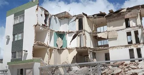 Сакал да ја реновира дневната па ја УРНАЛ ПОЛА ЗГРАДА Видео