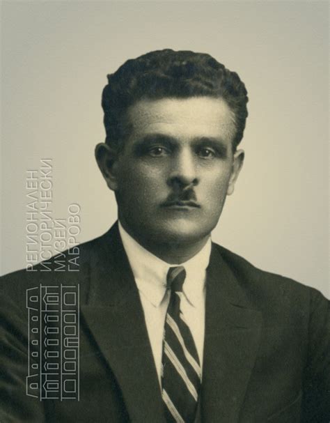 Будно Габрово ЕДНА СНИМКА НИ ВРЪЩА НАЗАД ВЪВ ВРЕМЕТО КЪМ ЗНАКОВА СГРАДА В ЦЕНТЪРА НА ГАБРОВО