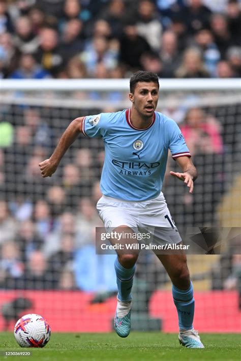 Rodrico Rodri Of Manchester City On The Ball During The Premier News