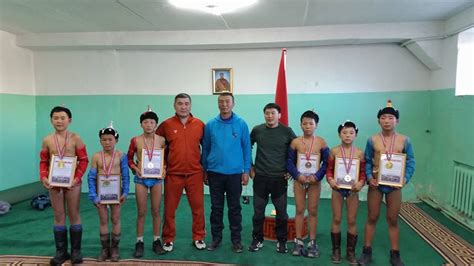 Аймгийн БТСГ Үндэсний бөхийн холбооноос зохион байгуулсан 12 настай хүүхдийн барилдаанд 32 бөх