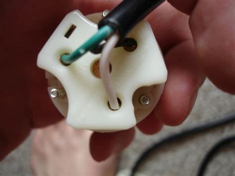 How To Make A Short Extension Cord Put A New Plug On A Cord Previously On Instructables