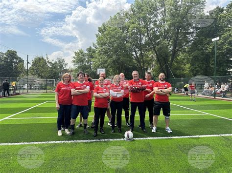 Нова мултифункционална спортна площадка в 17 СУ Дамян Груев откри кметът на София Йорданка