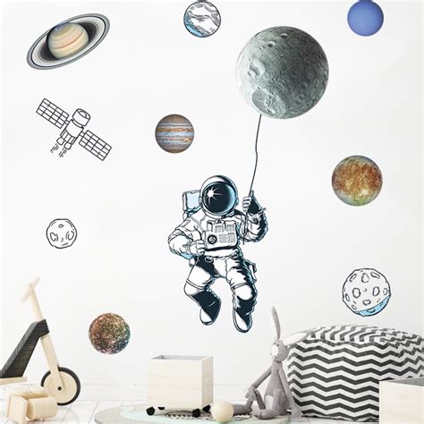 【wuxiang】สติกเกอร์ติดผนัง ลายการ์ตูนนักบินอวกาศ ดาวเคราะห์ จักรวาล