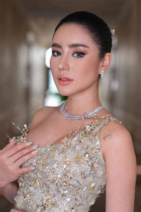 មកដឹងអាយុ តារាស្រីខ្មែរម្តងមេីល អាយុក្រែលៗ ហេីយ តែមេីលសម្រស់ អាយដលមួយៗ នៅតែញាក់ មានវីដេអូ