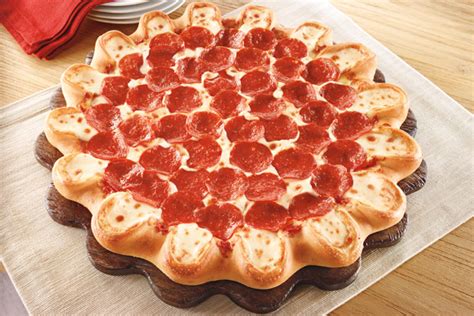 Can Crazy Cheesy Crust Top Pizza Huts Stuffed Crust Bloomberg