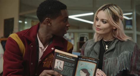 Що читали головні герої та героїні серіалу «Сексуальна освіта