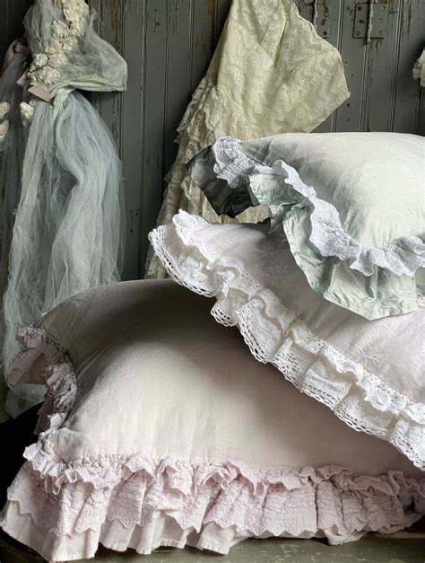 Pin By Belaflowers On Bela20 07 Rachel Ashwell Shabby Chic Shabby Chic Couture Chic Bedroom
