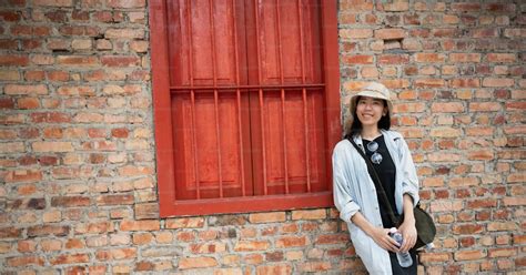 젊은 아시아 여자 사람의 초상화 아름다운 여성 예쁜 쾌활한 얼굴 숙녀 소녀 비즈니스 자신감 미소와 신선한 얼굴로 행복하고 매력적입니다 사진 Unsplash의 매니저 이미지