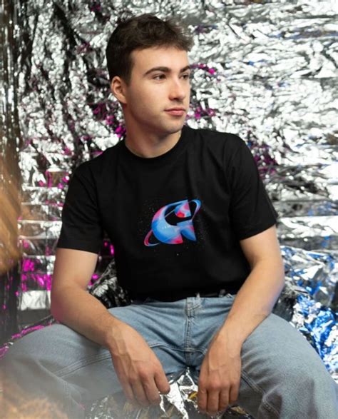 Bartek Kubicki Tom Holland Hot