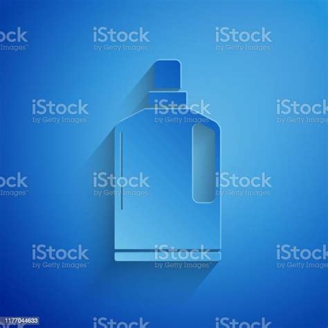 액체 세탁 세제 표백제 식기 세척액 또는 파란색 배경에 격리 된 다른 세정제 아이콘용 플라스틱 병을 잘라냅니다 종이 아트 스타일입니다 벡터 일러스트레이션 가사 집안일에 대한