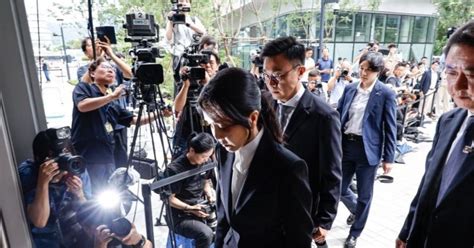 속보 검은색 정장 차림 김건희 저같이 아무것도 아닌 사람이 심려 끼쳐 죄송