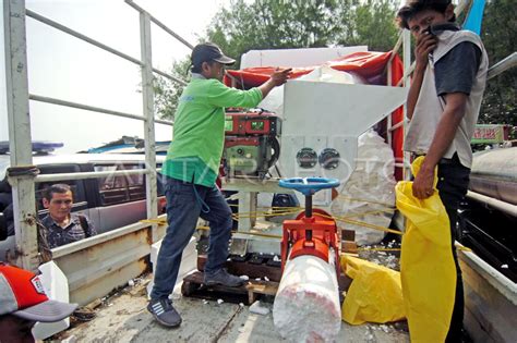 Recycle Garbage Styrofoam Antara Foto