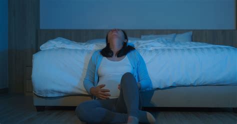 Dad Pregnant Wife Forced To Sleep On Bunk Bed On Trip