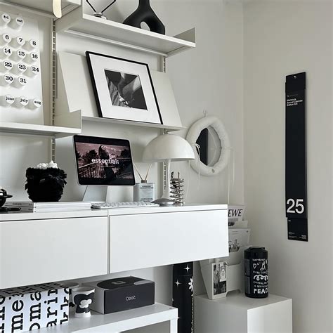 쩡이 🩶 집꾸미기 🏠 홈카페 ☕️ 🖤🤍 벌써 해가 바뀌었다니 믿기지가 않네 🙃 다들 2025년 새해는 잘 맞이하고 계신가요 저는 빨래도 하고 김치칼국수도 해먹었답니다