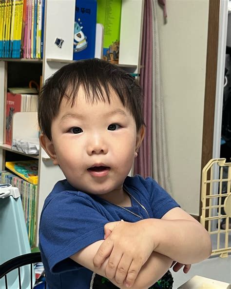 미키떠한 갑자기 팔짱 끼더니 엄마 해봐 라고함 ㅋㅋㅋㅋ 귀여워 죽겠다 대체 어디서 배운거니 ㅋㅋ