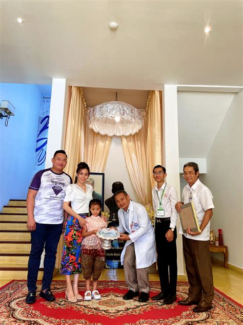 ព្រះមហាក្សត្រ ត្រាស់បង្គាប់ផ្តល់គោរមងារ ម្ចាស់ហាងពេជ្រ បុប្ផាគន្ធ ជា «ឧកញ៉ា