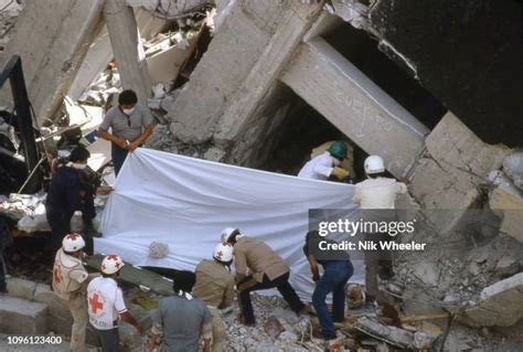 1985 Mexico City Earthquake Photos And Premium High Res Pictures Getty Images
