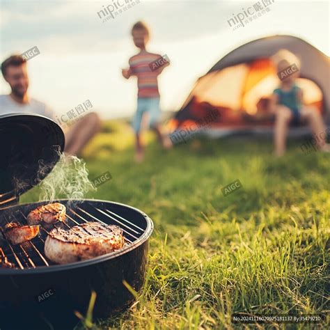 Ai创作图户外露营烤肉野炊野餐 户外露营烧烤 户外野炊 Bbq烤 帐篷烧烤 草坪野炊 休闲野炊 户外烧烤场景 野外野炊活动 野餐聚会bbq 露营烧烤 露营基地烧烤炉 露营野炊 野炊方式 露营