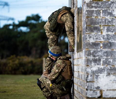 新‧二七部隊 軍事雜談 New 27 Brigade🇹🇼🇺🇦 On Twitter 2326 英國、加拿大陸軍教官指導訓練烏軍