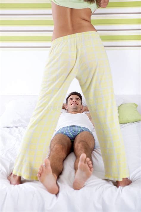 Hombre De Seducci N De La Mujer Imagen De Archivo Imagen De Honeymoon Vertical