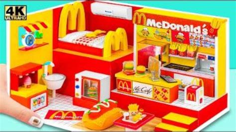 صنایع دستی با مقوا بازیافتی خانه مینیاتوری با اتاق خواب، آشپزخانه برای حیوانات