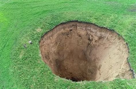 Yup Those Small Dots To The Left Are Humans Scrolller