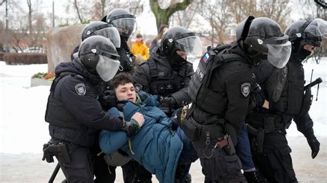 ကွယ်လွန်သူ ရုရှားအတိုက်အခံခေါင်းဆောင် ဂုဏ်ပြုသူ ၄၀၀ ကျော် ဖမ်းဆီးခံရ