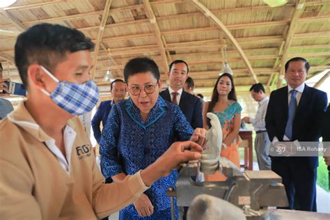 រដ្ឋមន្រ្តីវប្បធម៌ជំរុញឱ្យវិស័យឯកវិនិយោគលើវិស័យសិប្បកម្មខ្មែរ