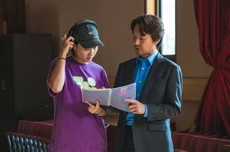 후배들과 함께 치킨집 창업하는 국민배우 근황 필더무비