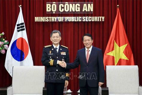 Bộ Trưởng Công An Hội đàm Với Tư Lệnh Cơ Quan Cảnh Sát Quốc Gia Hàn