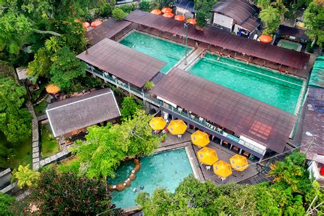 Sari Ater Pemandian Air Panas Di Pegunungan Subang Yang Menyegarkan