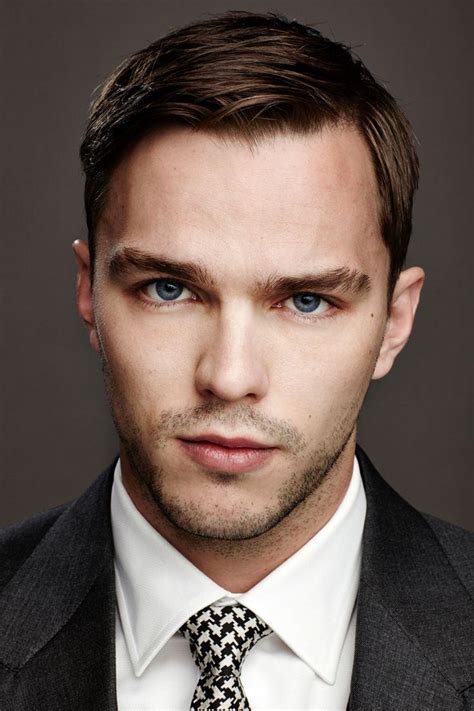 Nicholas Hoult Maratonando Pop