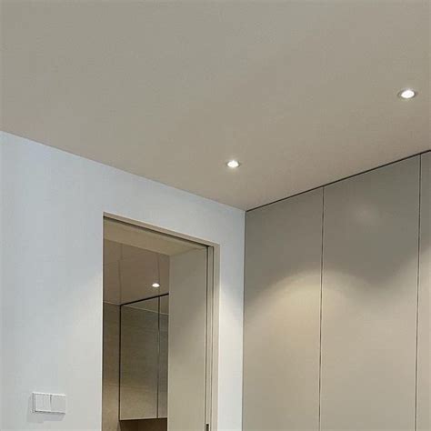 오아시스 On Instagram 안방욕실 침대에서 벽을 바라봤을때 구멍 3개는 좀 산만한것 같아 깔끔하고 실속있고 아름답게 바꿔볼까 벽 한중간에 폭 좁은 애매한 화장대