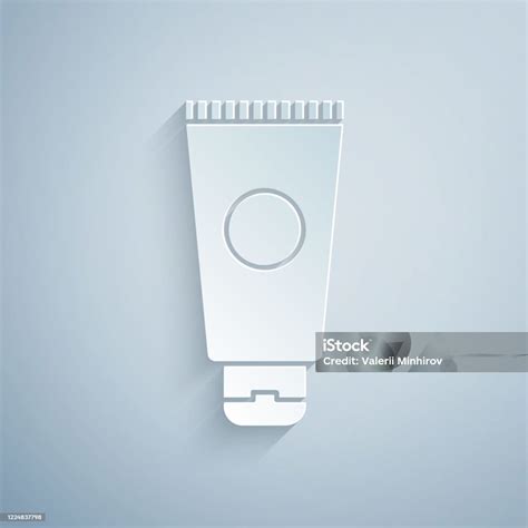 회색 배경에 분리 된 종이 컷 크림 또는 로션 화장품 튜브 아이콘 남성용 바디 케어 제품 종이 아트 스타일입니다 벡터 일러스트레이션 3차원 형태에 대한 스톡 벡터 아트 및