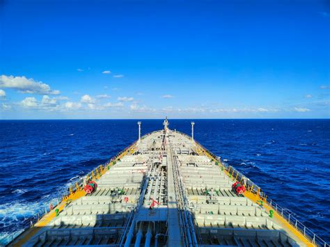 갑판 거래 경로들 국제 해역 기계 기호 논리학 길 찾기 대양 대형 선박 맑은 하늘 바다 바다 경치 바다