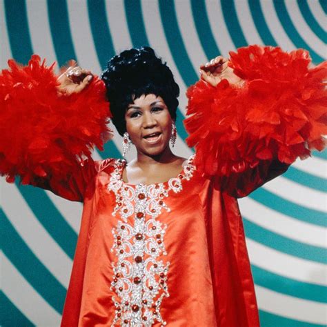 See Aretha Franklins Best Looks Over The Years