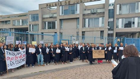 Grève Des Greffiers Un Rassemblement Ce Jeudi Devant Le Palais De