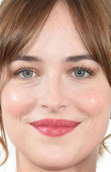 20 Of The Most Inspiring Beauty Looks This Week Дакота джонсон