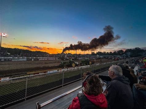 Truck And Tractor Pulling The Ntpa Truck And Tractor Pulling