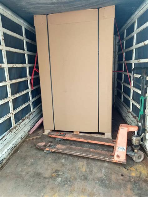 รถท้ายลิฟท์ งานรถ 6 ล้อท้ายลิฟท์ และ 4 ล้อท้ายลิฟท์